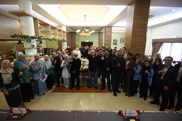 Ketua laboratori Vaksin dan Biomolekul, IBS UPM, Prof Madya Dr ...