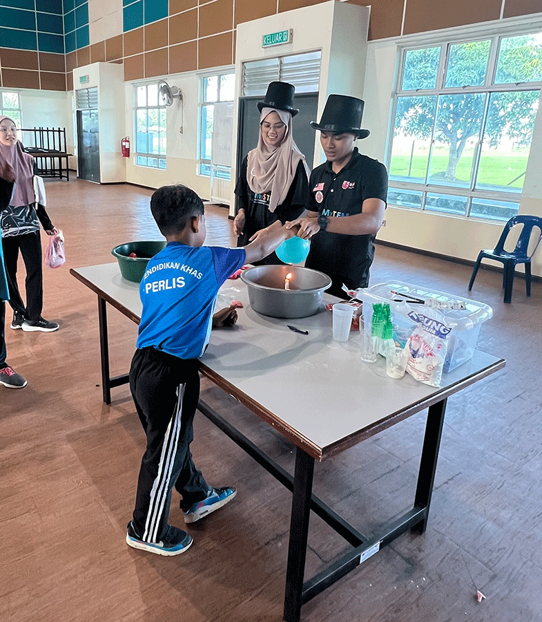 Sementara itu, Ketua Pasukan Kelab My STEM Ambassador UPM, Ahmad Danish ...